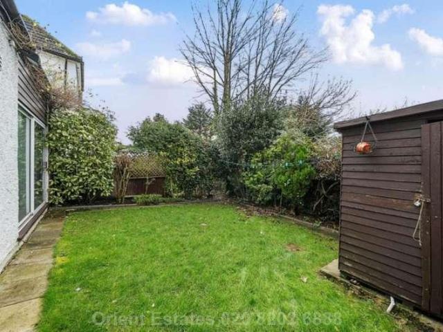 6 bed house for sale