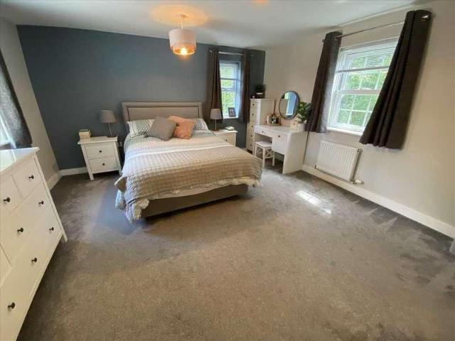 6 bed house for sale