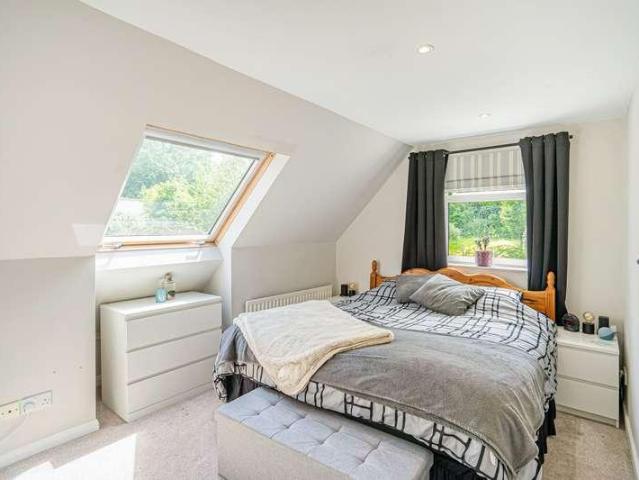 6 bed house for sale