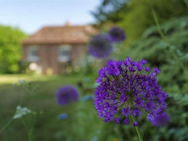 6 bed house for sale