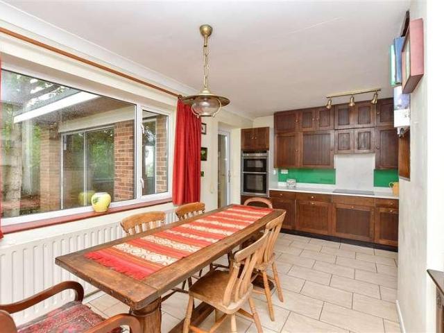 6 bed house for sale