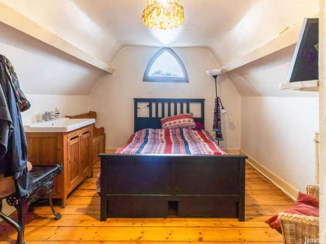 6 bed house for sale