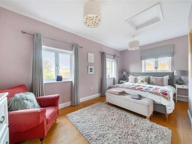 6 bed house for sale