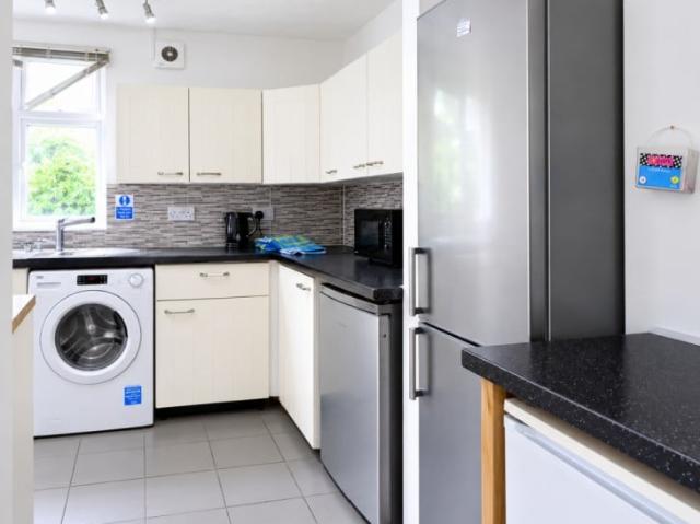 6 bed house for sale