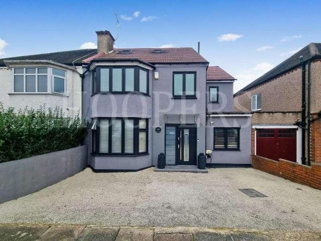 6 bed house for sale
