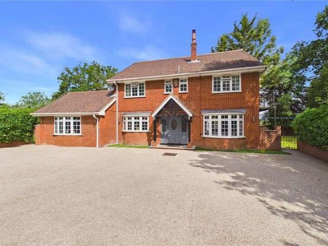 6 bed house for sale