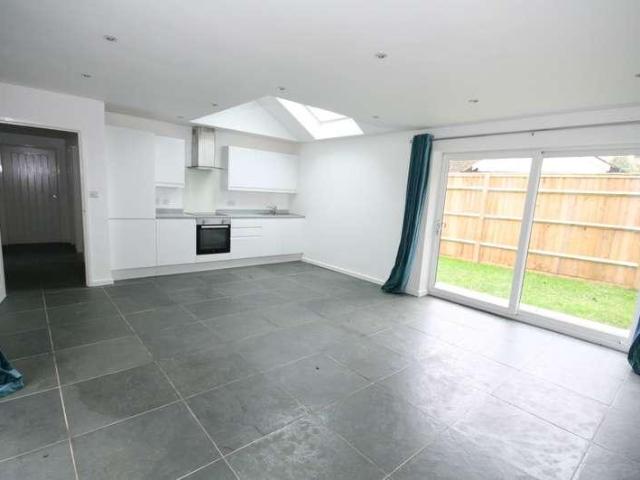 6 bed house for sale