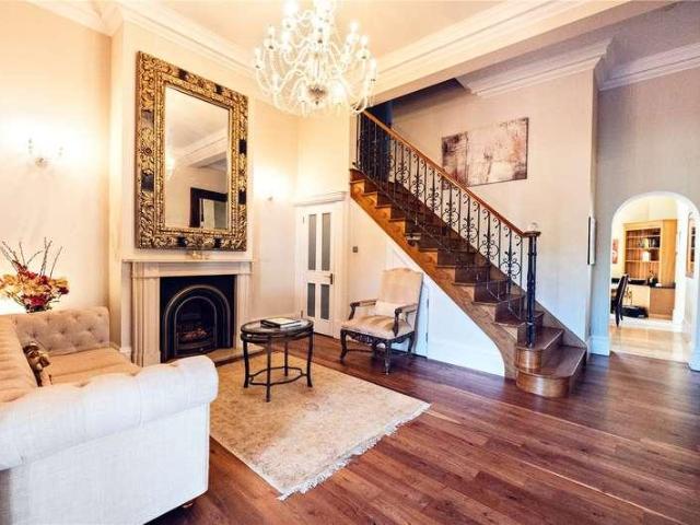 6 bed house for sale