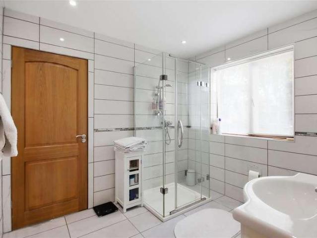 6 bed house for sale