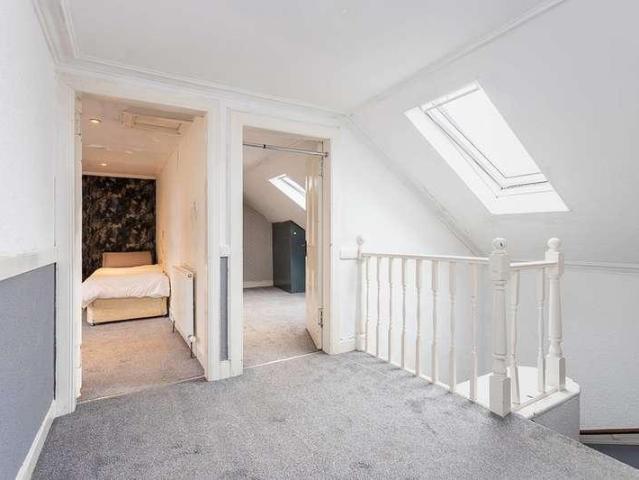 6 bed house for sale