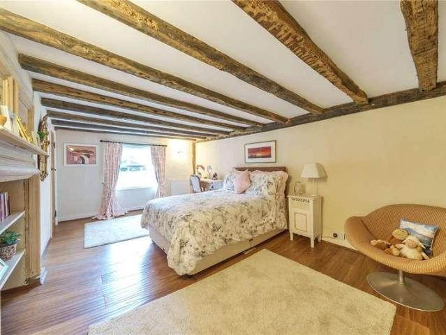 6 bed house for sale
