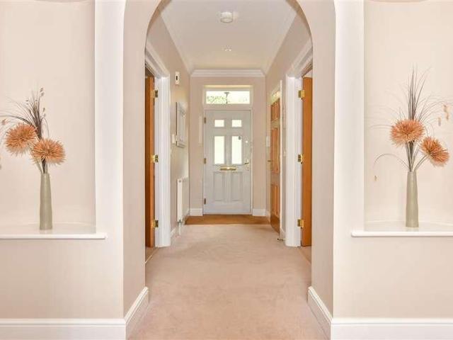 6 bed house for sale
