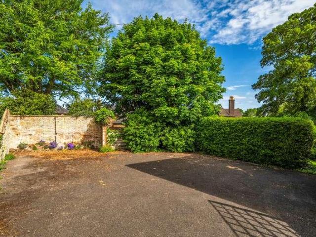 6 bed house for sale