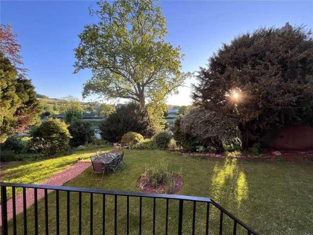 6 bed house for sale