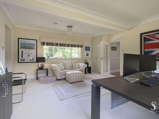6 bed house for sale