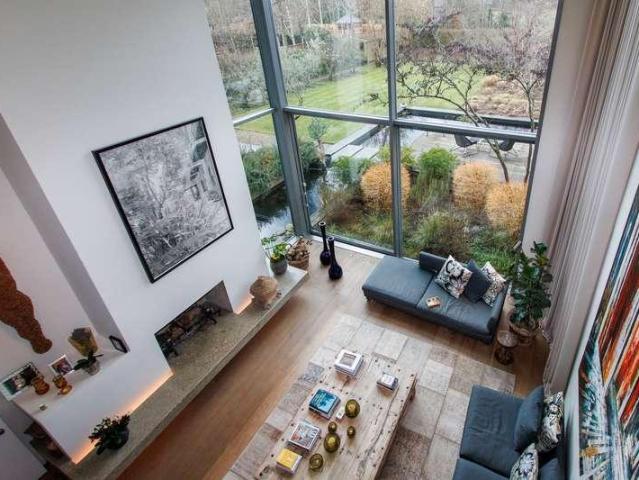 6 bed house for sale