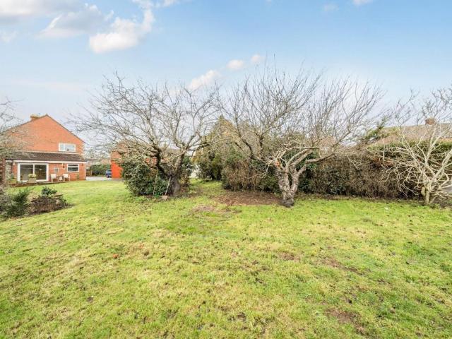 6 bed house for sale