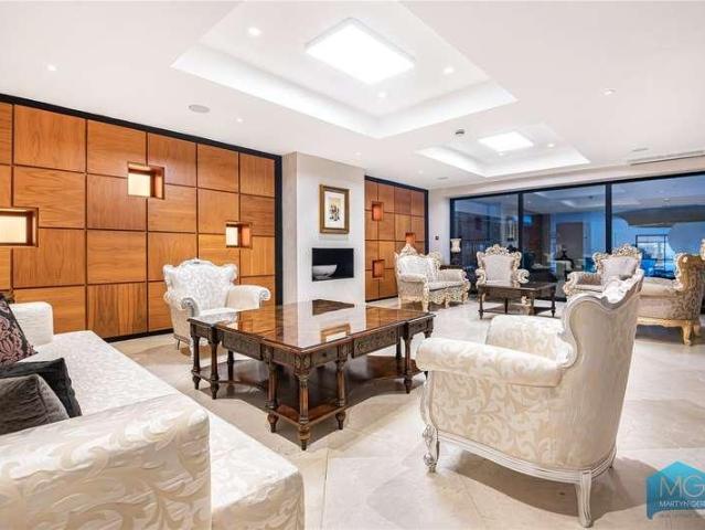 6 bed house for sale