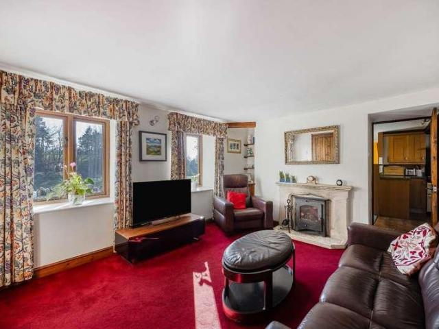 6 bed house for sale