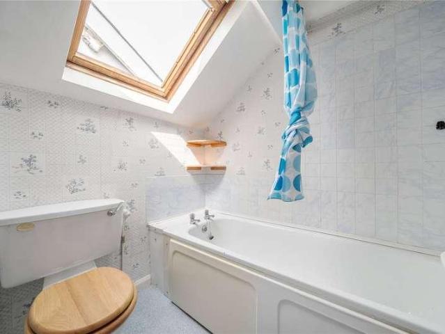 6 bed house for sale