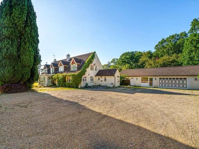 6 bed house for sale