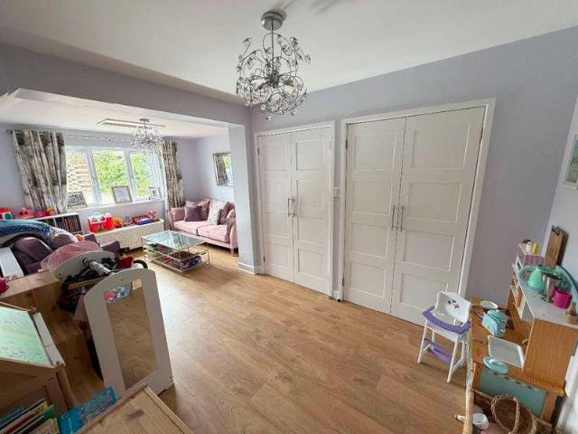 6 bed house for sale