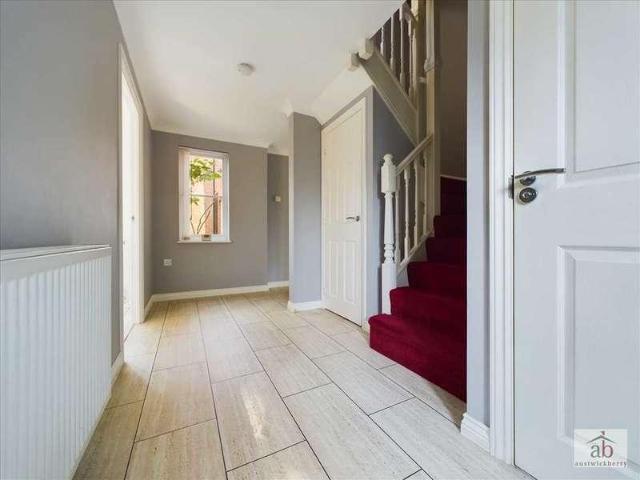 6 bed house for sale