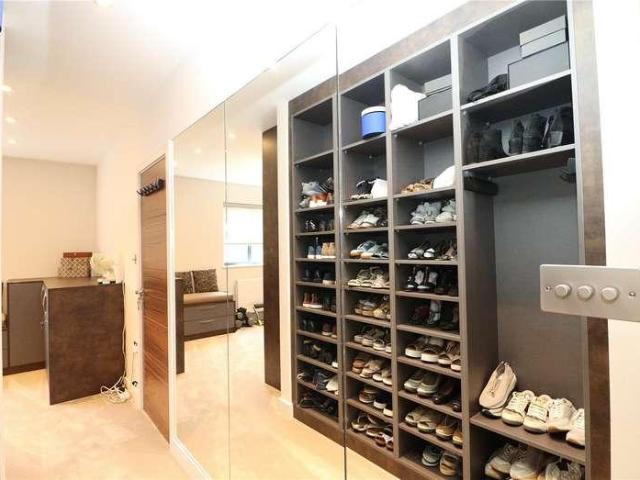 6 bed house for sale