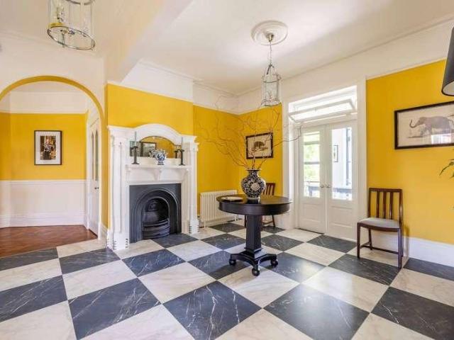 6 bed house for sale