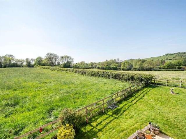 6 bed house for sale