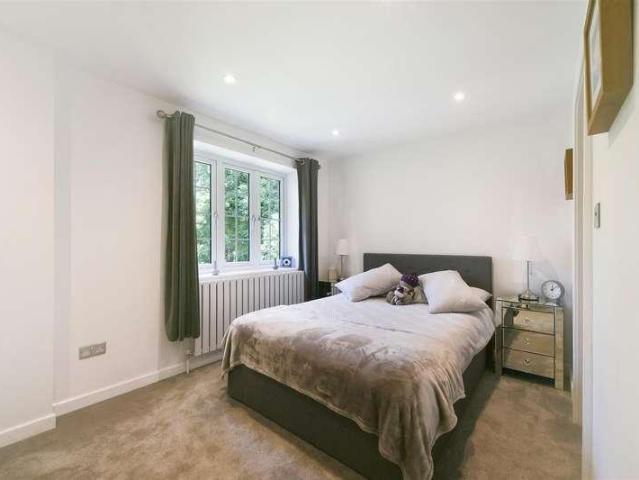 6 bed house for sale