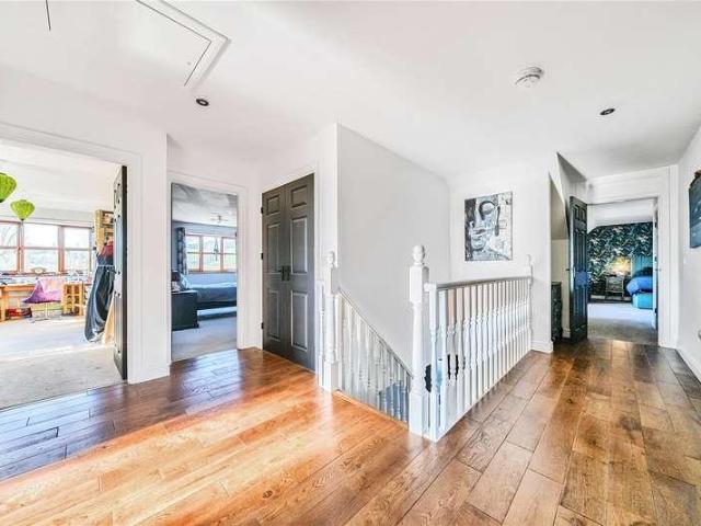 6 bed house for sale