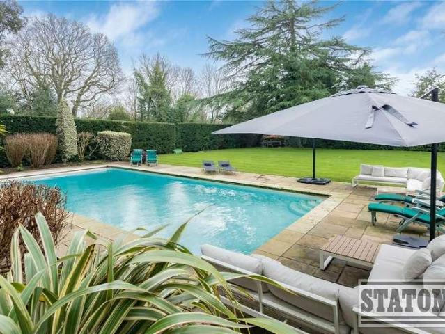 6 bed house for sale