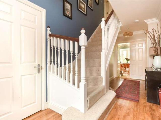6 bed house for sale