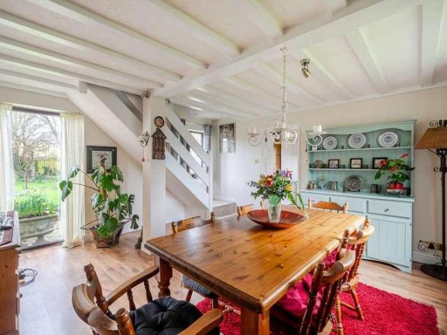 6 bed house for sale