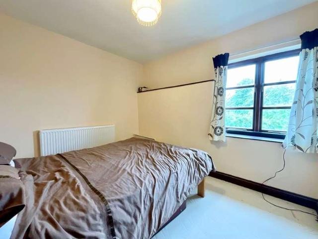 6 bed house for sale