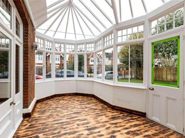 6 bed house for sale