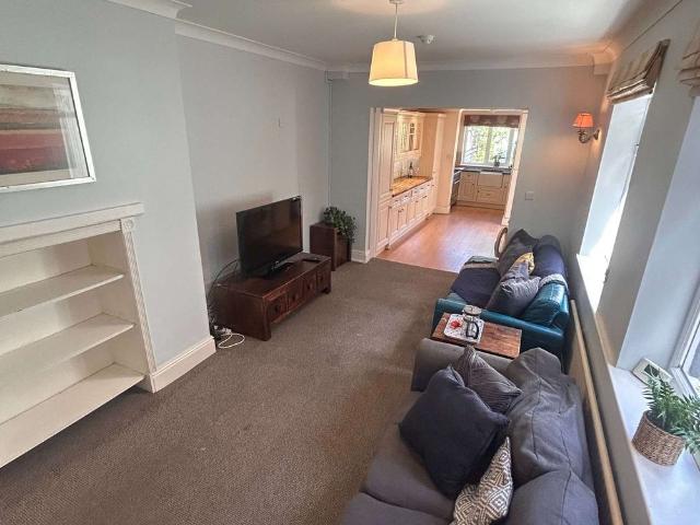 6 Bed House Room 4