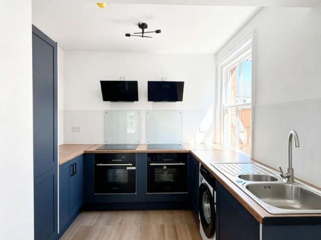 6 bed House Semi Detached for Rent