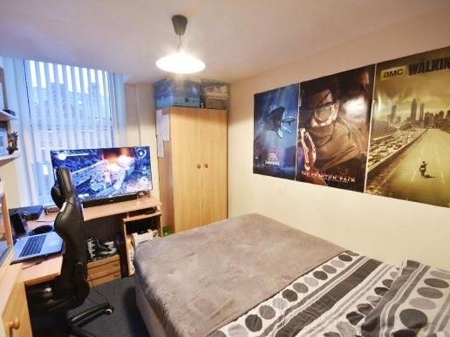 6 Bed Kelvin Grove, Sandyford
