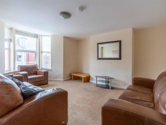 6 bed maisonette to rent in Holmwood Grove, Jesmond, NE2