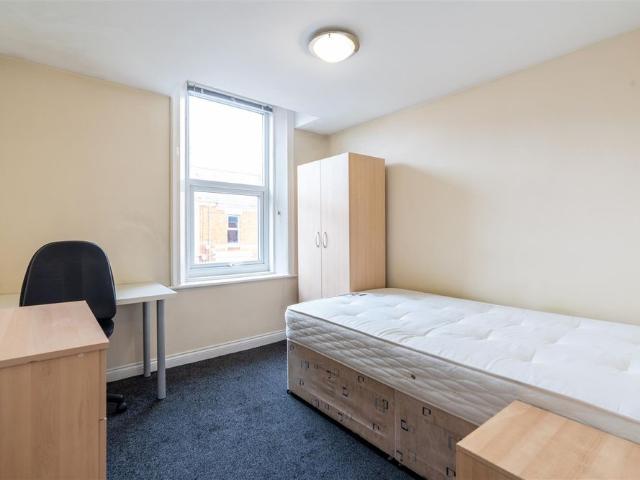 6 bed maisonette to rent in Lavender Gardens, Jesmond, NE2