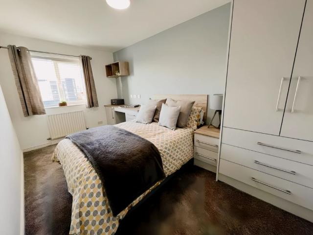 6 Bed Non En suite