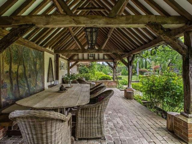 6 bed property for sale