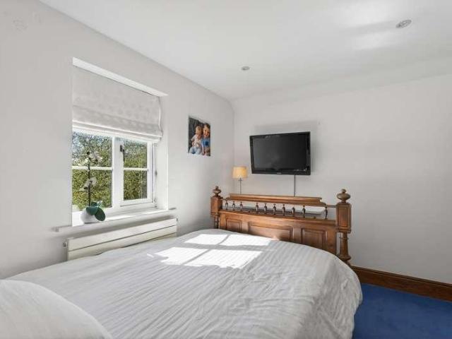 6 bed property for sale
