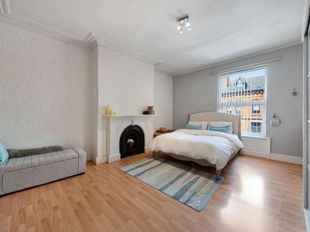 6 bed property for sale