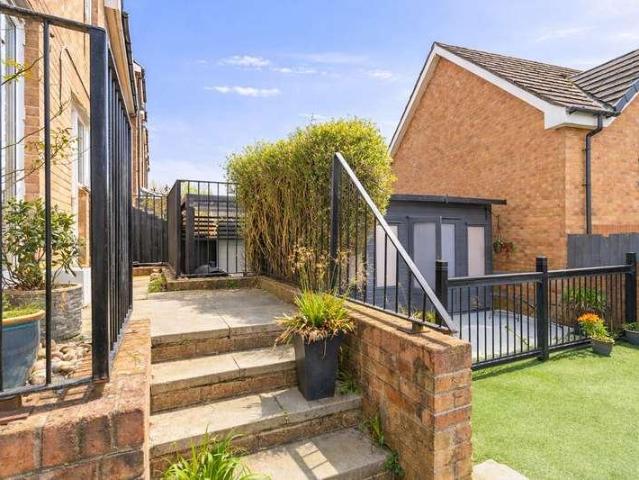 6 bed property for sale