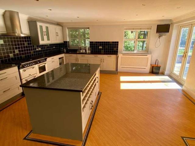 6 bed property for sale