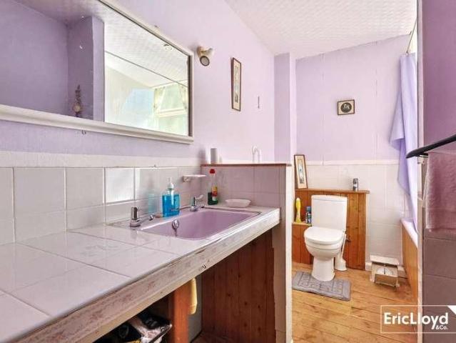 6 bed property for sale