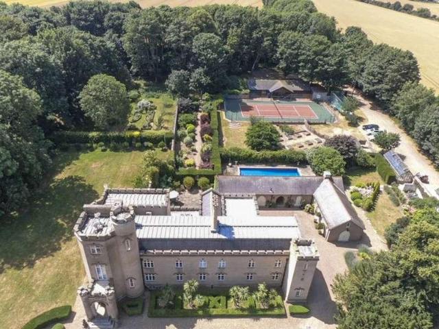 6 bed property for sale